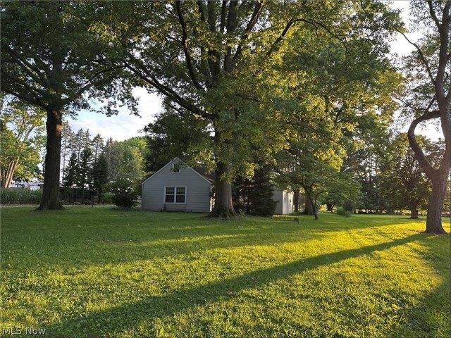 10970 Durkee Rd, Grafton, OH 44044