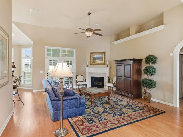 1097 Nealcrest Cir