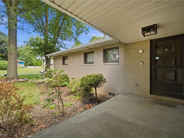 1097 Oak Tree Road