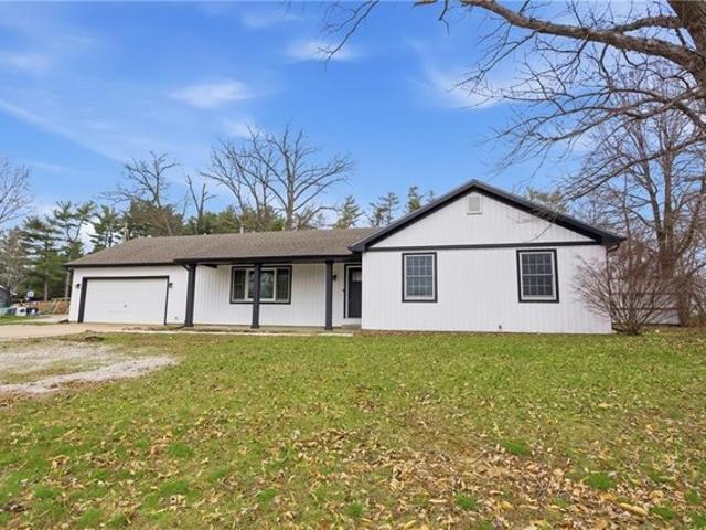 1097 County Road 700 N, Toledo, IL 62468