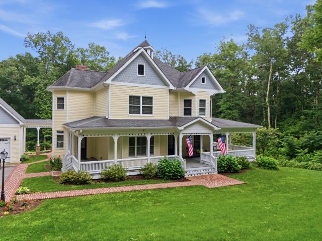 1097 Johnny Hall Rd