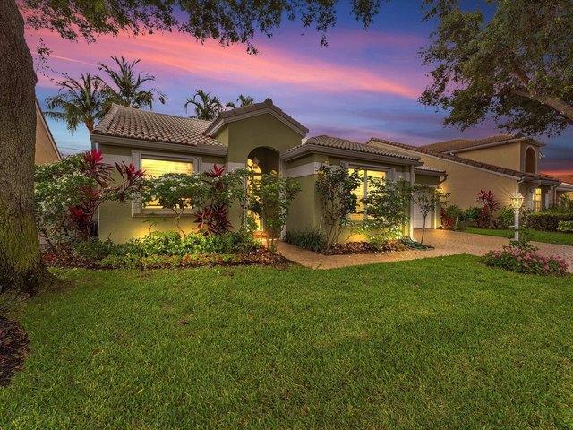 1097 Roble Way, Palm Beach Gardens, FL 33410