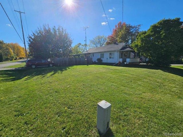 1097 W Buder Ave, Flint, MI 48507