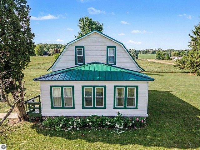 10981 Madison Rd, Elwell, MI 48832