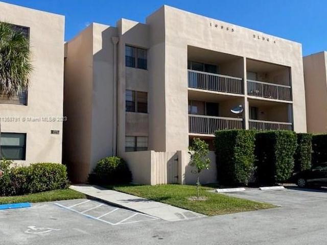 10985 107 St SW #305, Miami, FL 33176