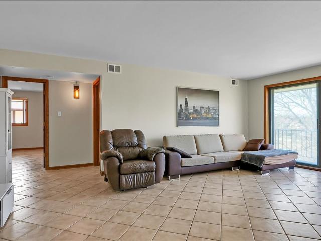 10985 S 84th Ave, Unit 3B, Palos Hills, IL 60465 | MLS #12599 | Compass