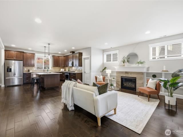 1098 NE Sockeye Court