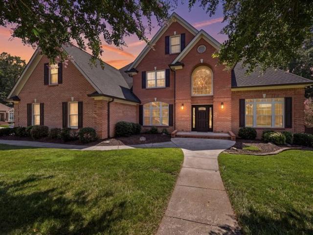 1098 Harbor Point Dr, Soddy Daisy, TN 37379