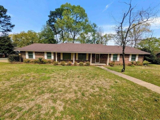1098 Quapaw St, Camden, AR 71701