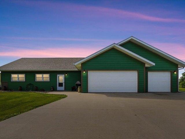 1098 th St, Leighton, IA 50143