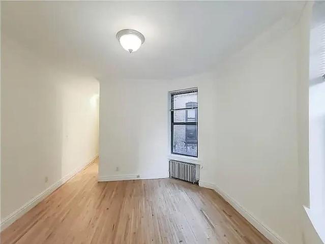 #1098 2 bedroom apartment sits in the heart of the