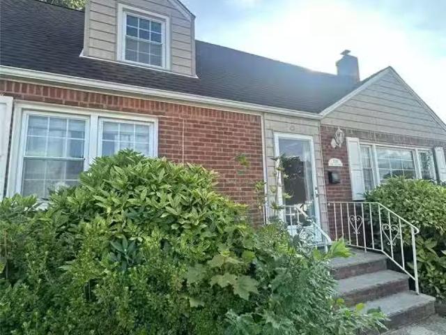 1099 N Park Lane, Franklin Square, NY 11010
