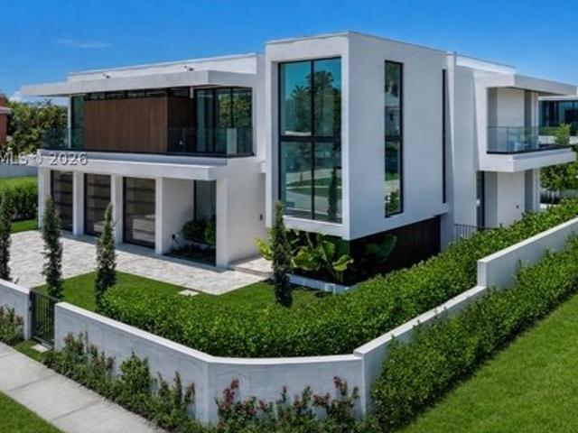 1099 NE 4th Ave, Boca Raton, FL 33432