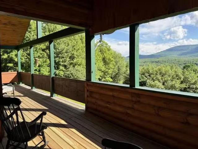1099 Bungy Road, Columbia, NH 03576 648592378