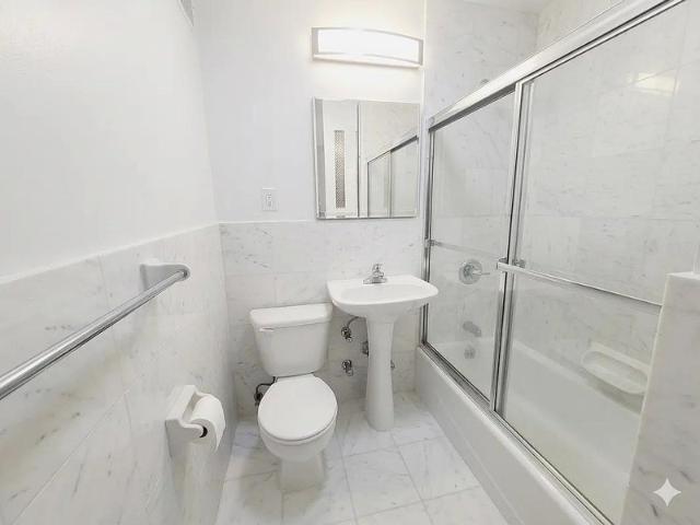 #1099 Junior 1 Bedroom in Murray Hill | Elevator B