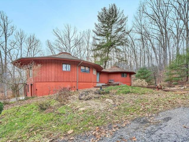 1099 Rising Star Dr, Bedford, VA 24523