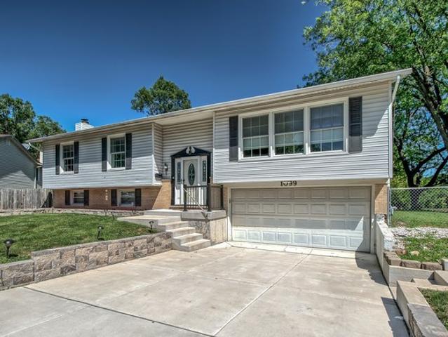 1099 Stratford Ln, Hanover Park, IL 60133