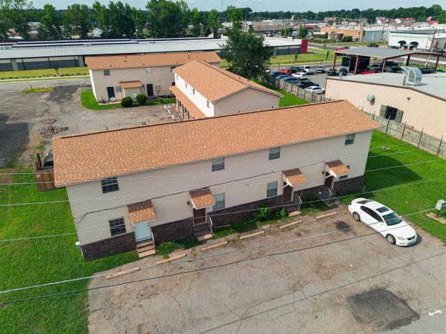 1099 W Elm St