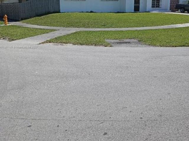 10900 176th St SW, Miami, FL 33157