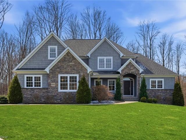 10900 Angela Dr, Kirtland, OH 44094