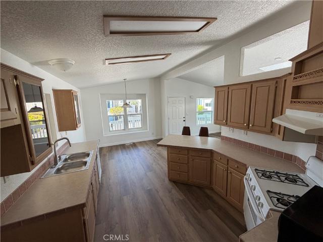 10900 Sepulveda 23