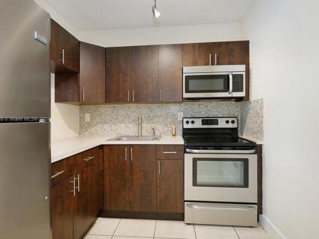 10900 SW 104th St #110, Miami, FL 33176
