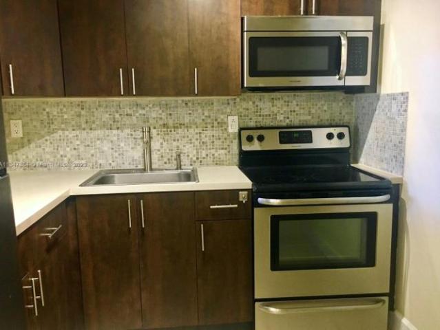 10900 SW 104th St #110, Miami, FL 33176