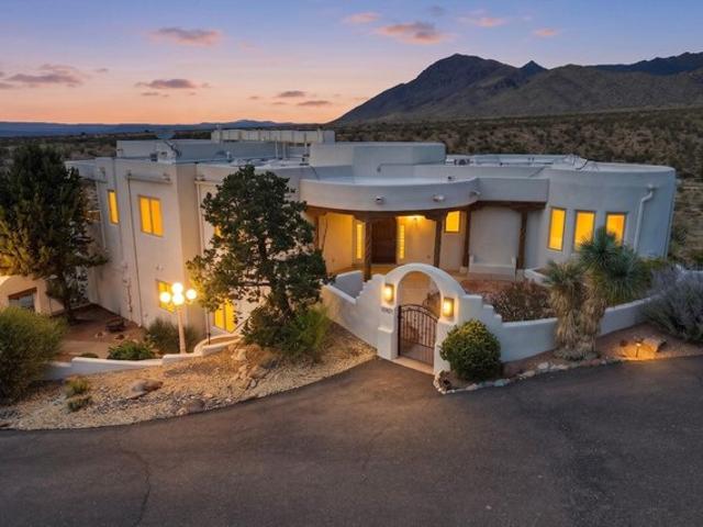 10901 Elena Dr NE, Albuquerque, NM 87122