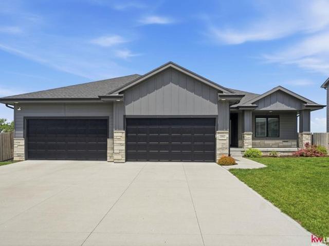 10902 Portage Dr, Papillion, NE 68046
