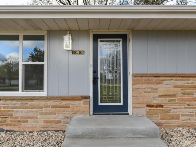 10905 W Oakwood Dr