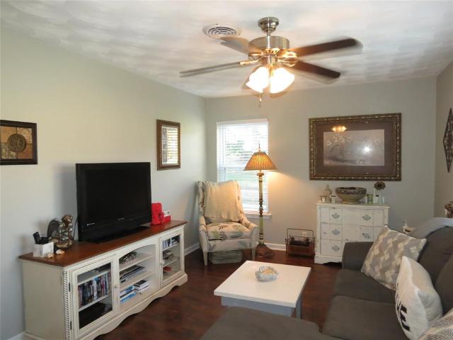 10905 Lake Gardens Drive