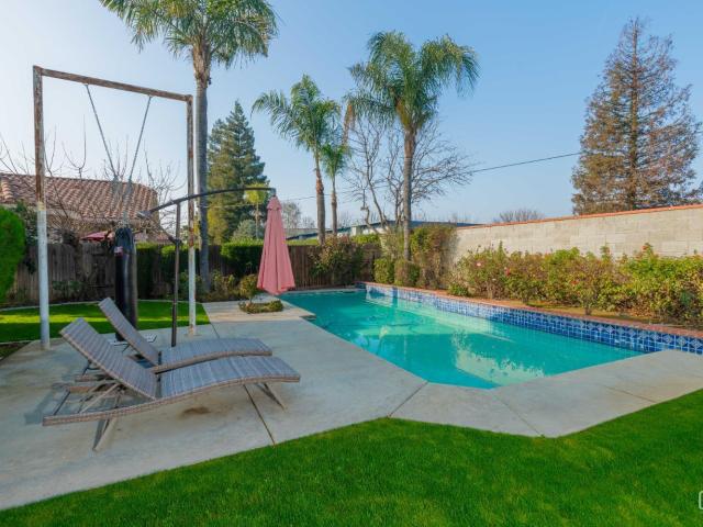 10906 Rosslyn Lane