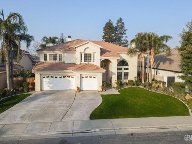 10906 Rosslyn Ln, Bakersfield, CA 93311