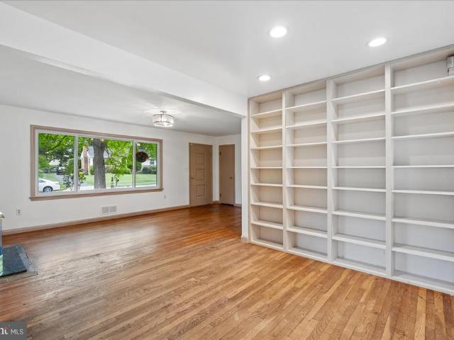 10909 Fleetwood Drive