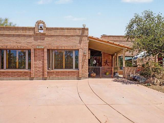 10909 N Sandra Rd, Tucson, AZ 85742