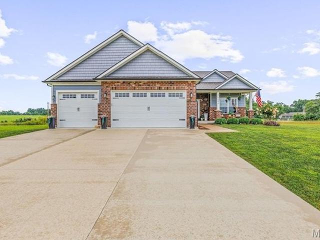1090 Aspen Dr, Farmington, MO 63640