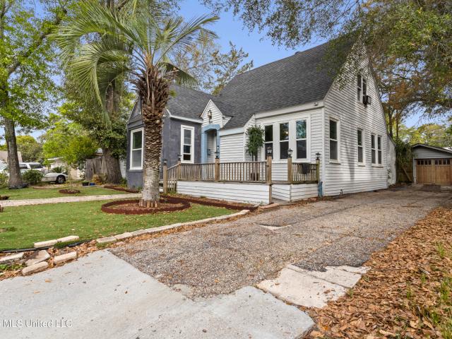 1090 Cherokee Street