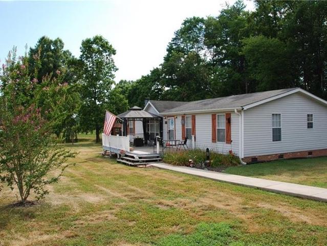 1090 Chestnut Grove Rd, King, NC 27021