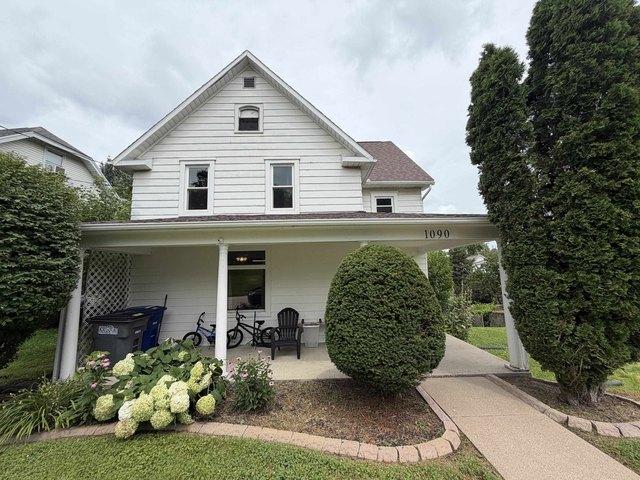 1090 Glen Oak St, Dubuque, IA 52001