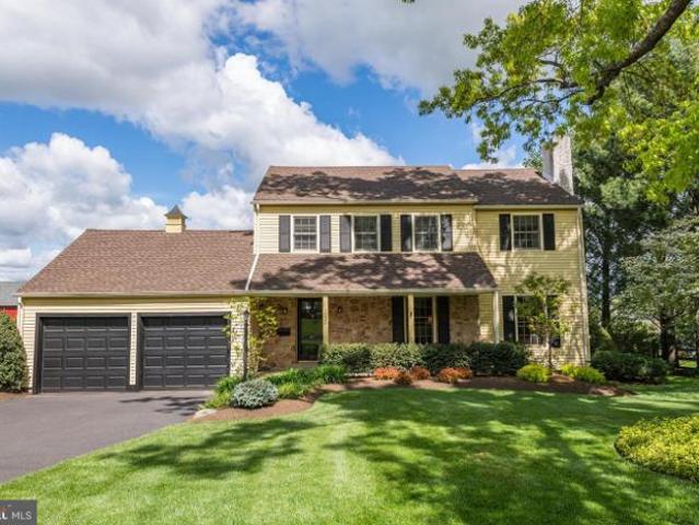 1090 Kenyon Dr, Fort Washington, PA 19034