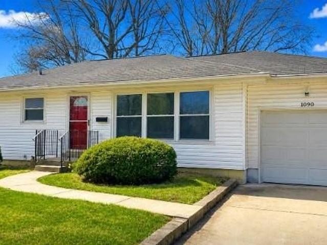 1090 Lindsay Ln, Florissant, MO 63031