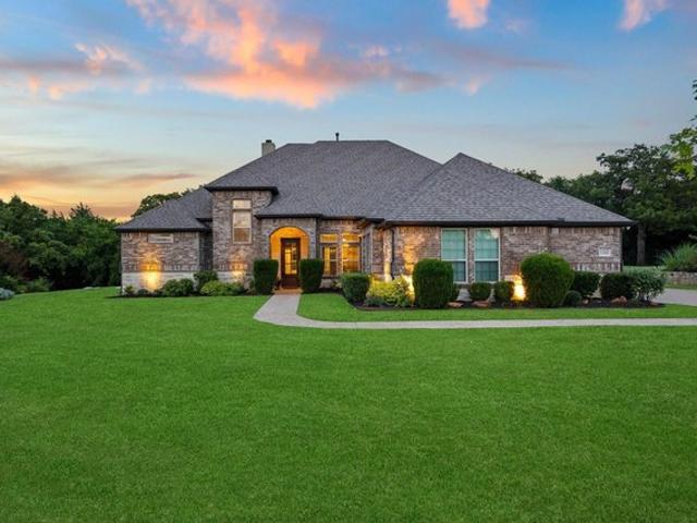 1090 Stone Trail Ln, Crossroads, TX 76227