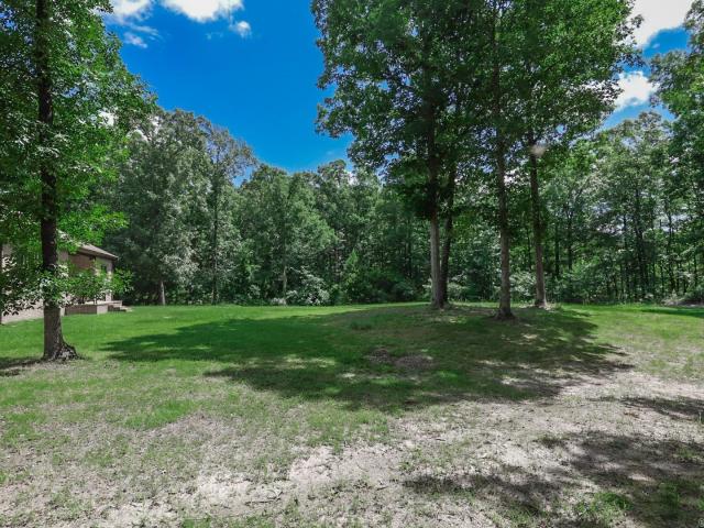 1090 Whispering Oak