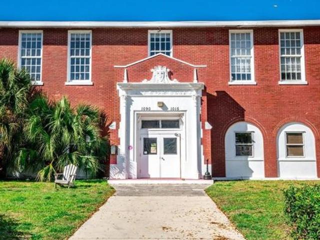 1090 10th St N #1 Saint Petersburg, FL 33705