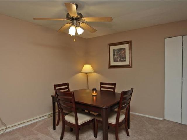 $1090 / 2br 995ft² Big, Bright 2 BR 1 BA Apartment Home with a Den Available Immediately! Glen Burnie map