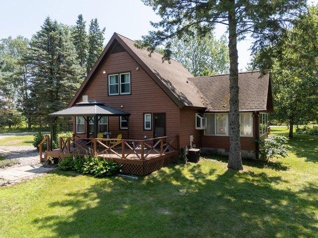 1090 5th St, Plainwell, MI 49080