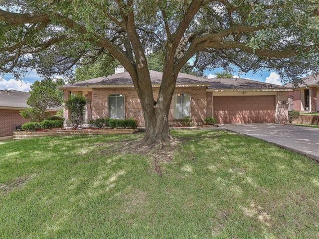 10910 Scenic Dr, Montgomery, TX 77356