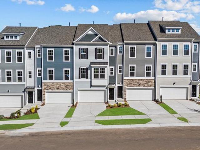10914 Berry Woods Ln, Raleigh, NC 27617