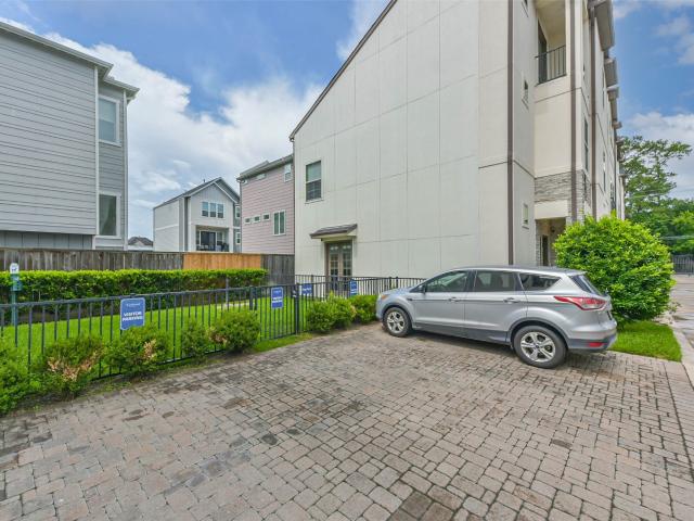 10914 Brookeshire Chase Ln, Houston, TX 77043 | MLS #3684 | Compass