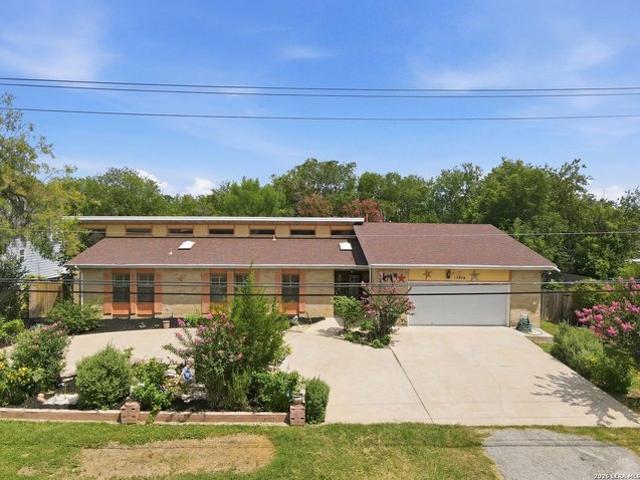 10914 Link Dr, San Antonio, TX 78213